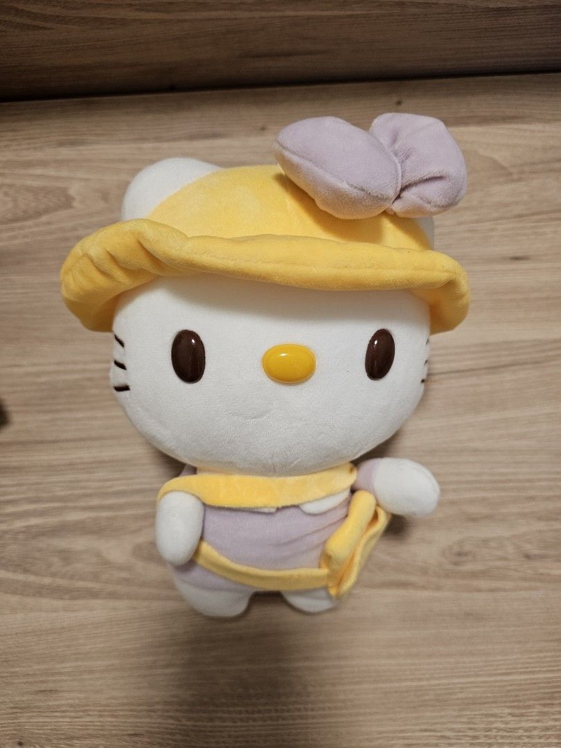 Hello Kitty Plushy, Hobbies & Toys, Toys & Games on Carousell