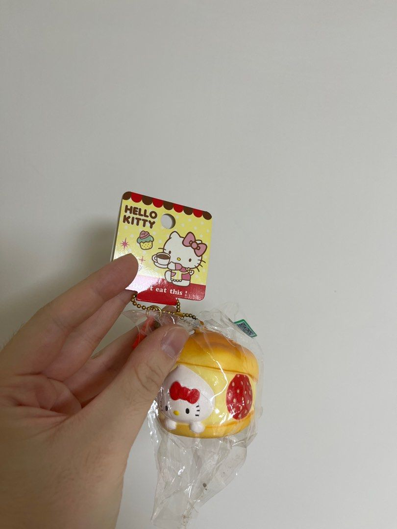 Hello Kitty Puff squishy, 興趣及遊戲, 玩具 & 遊戲類 - Carousell