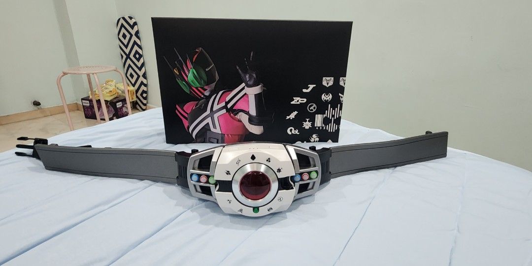 KAMEN RIDER DECADE BELT (CONSIST OF ALL 224 CARDS AND EXTRA BATTERY FOR ...