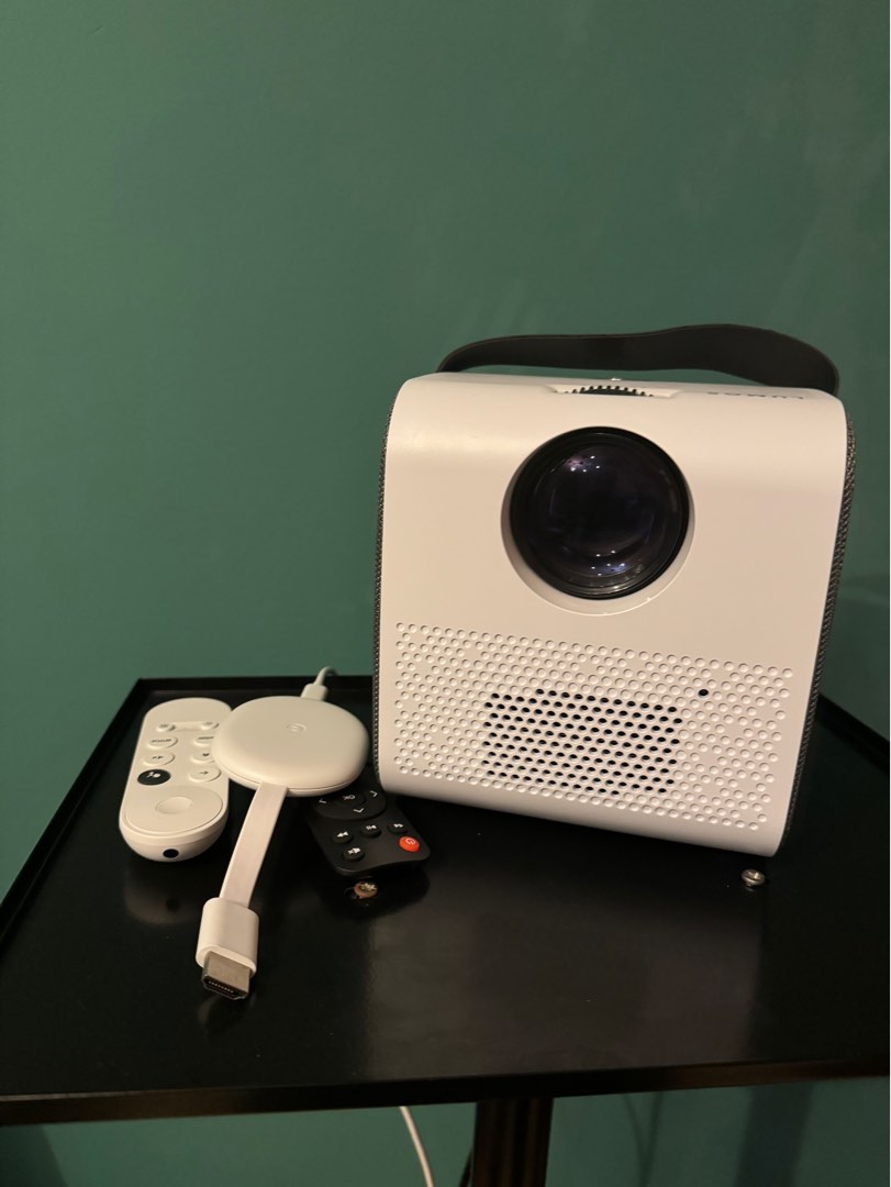 Lumos Projector with Chromecast bundle, TV & Home Appliances, TV ...