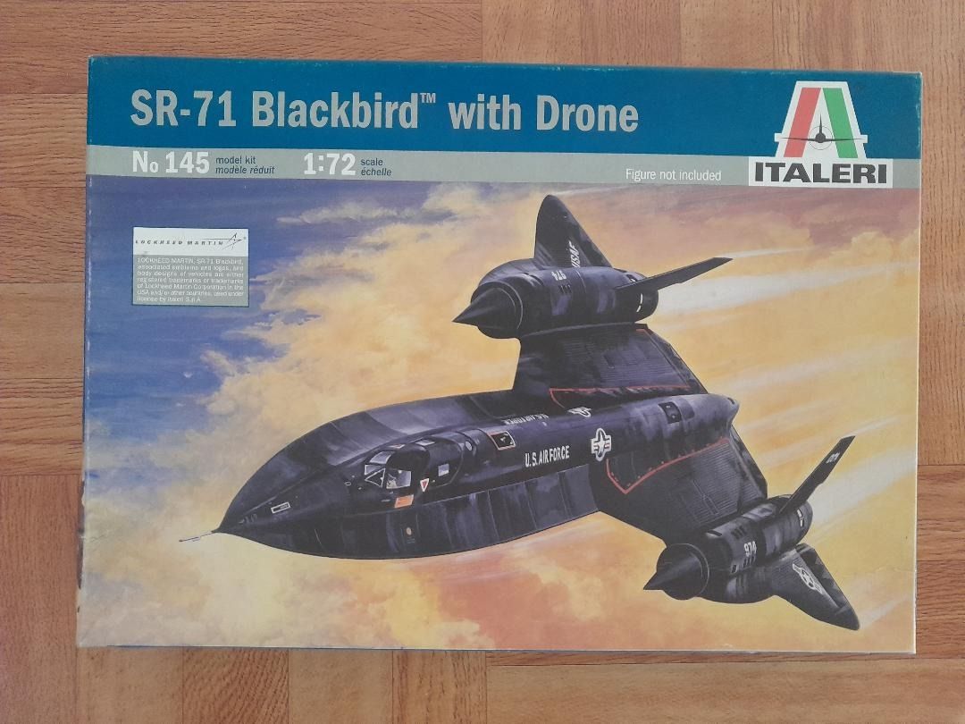 Model Kit: ITALERI 1/72 Scale SR-71 BLACKBIRD with DRONE, Hobbies & Toys, Toys & Games on Carousell