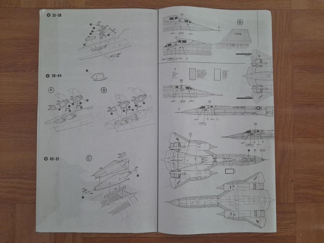 Model Kit: ITALERI 1/72 Scale SR-71 BLACKBIRD with DRONE, Hobbies & Toys, Toys & Games on Carousell