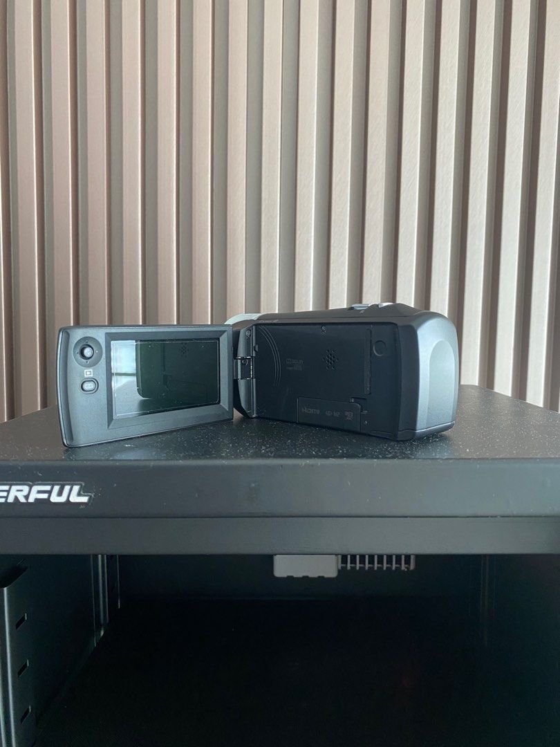 Moving Out Sales!!! Nikon D7100 and Sony Handycam 9.2M, Photography ...