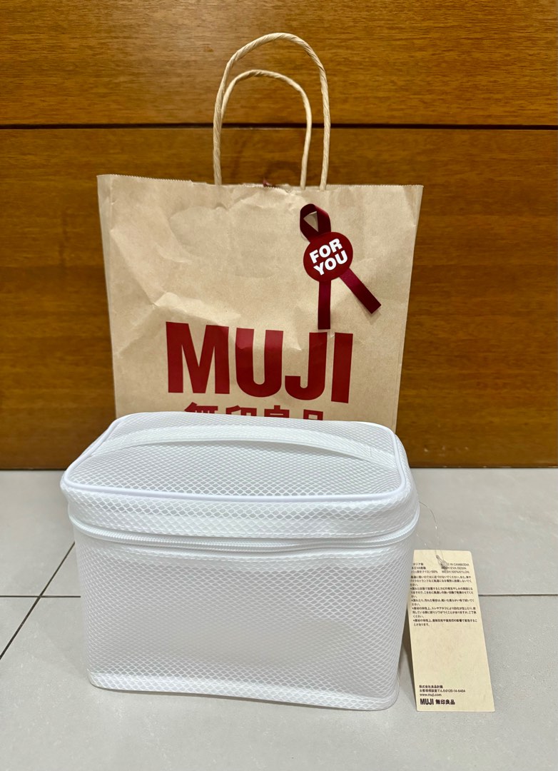 Muji Toiletries pouch, Women's Fashion, Bags & Wallets, Purses ...