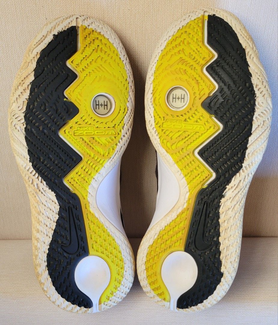 Nike Men's Kyrie Flystrap, Men's Fashion, Footwear, Sneakers on Carousell