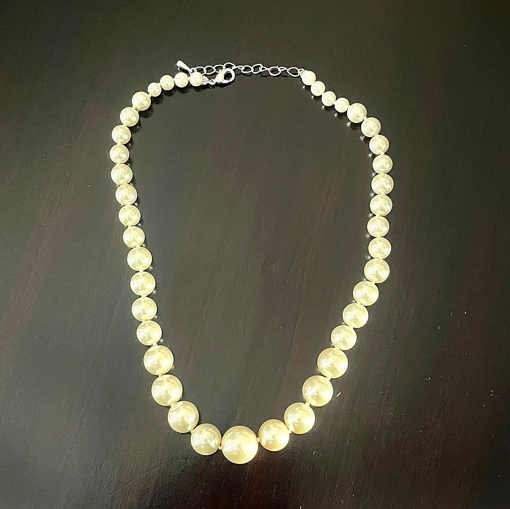 Pearl necklace, Women's Fashion, Jewelry & Organisers, Necklaces on ...