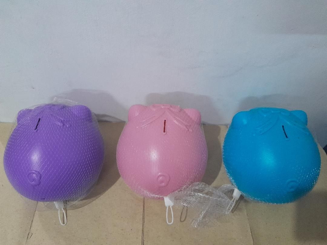 PIG Shaped Vintage Plastic Coin Bank Lot of 3 Different Colors, Hobbies ...