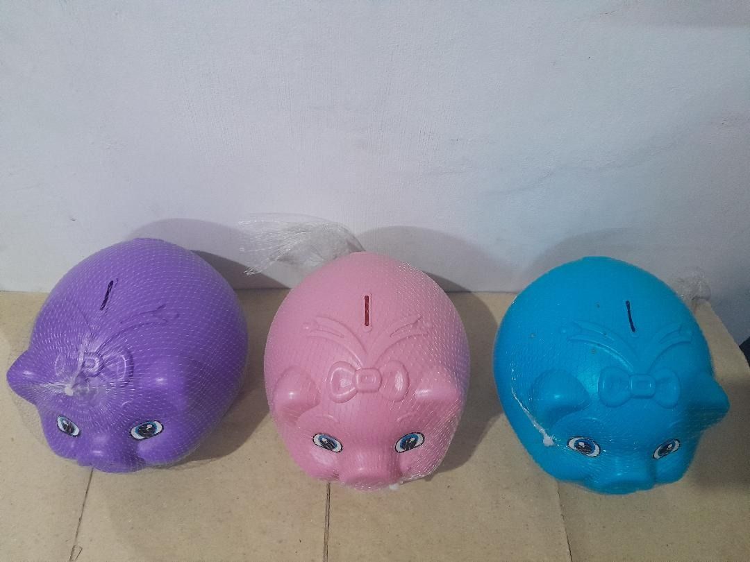 PIG Shaped Vintage Plastic Coin Bank Lot of 3 Different Colors, Hobbies ...