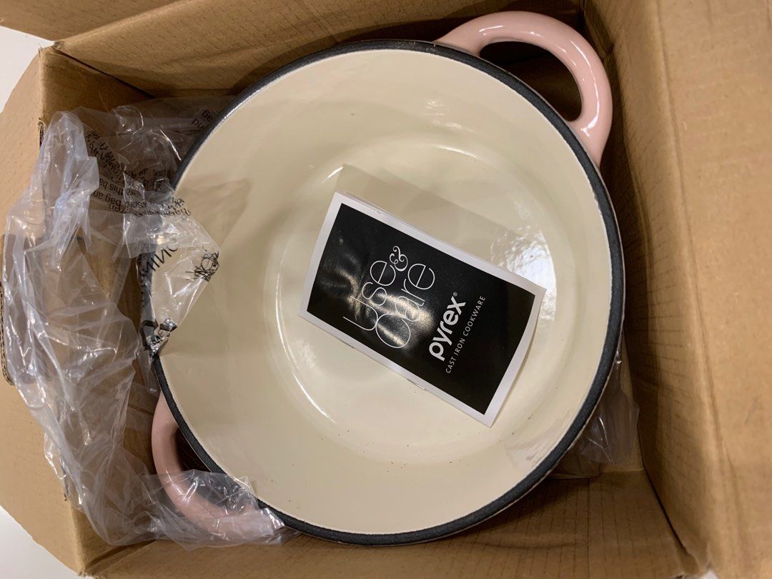 Pyrex 2.5L Round Cast Iron Casserole 20cm, Furniture & Home Living ...