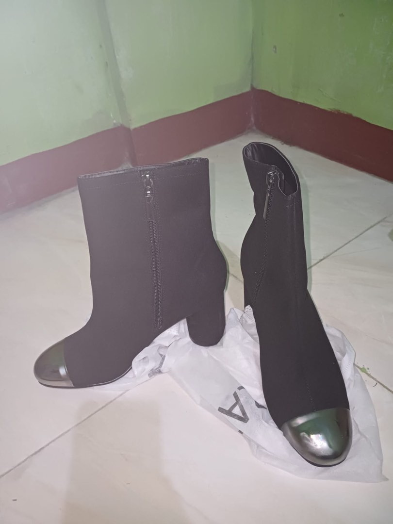 Sepatu booth, Fesyen Wanita, Sepatu di Carousell