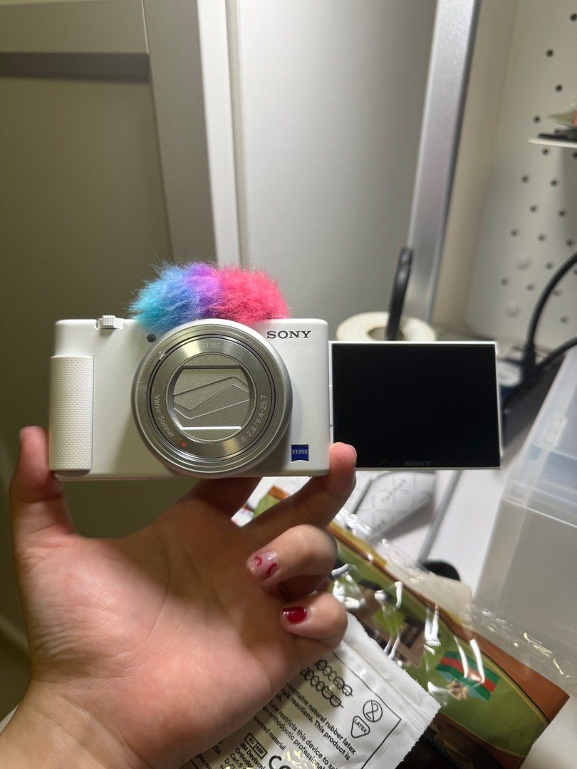 SONY ZV-1 WHITE, Photography, Cameras on Carousell