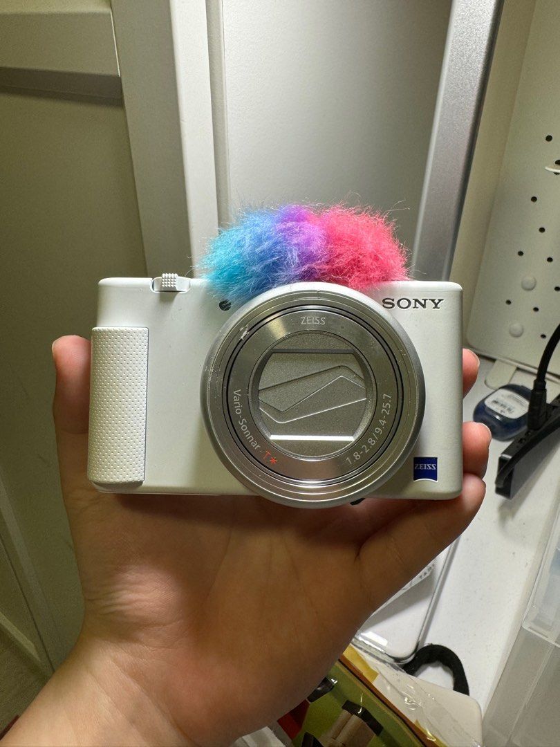 SONY ZV-1 WHITE, Photography, Cameras on Carousell
