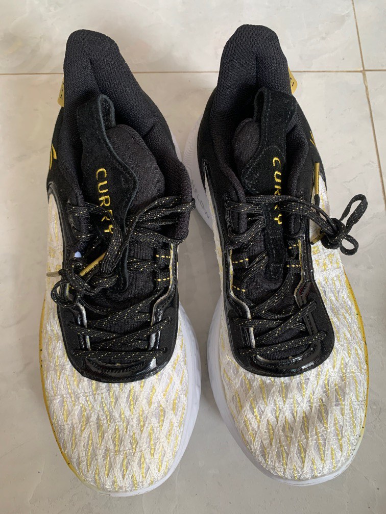 under armour stephen curry, Fesyen Pria, Sepatu , Sneakers di Carousell