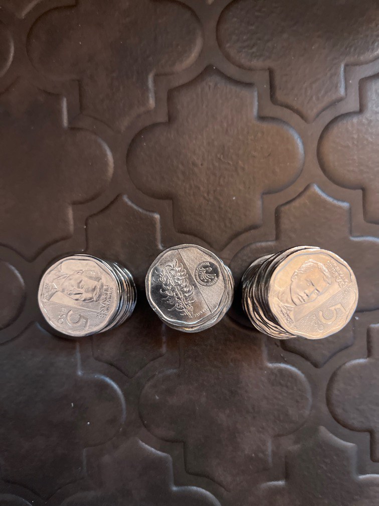 5 Peso Nonagonal Coins, Hobbies & Toys, Memorabilia & Collectibles ...