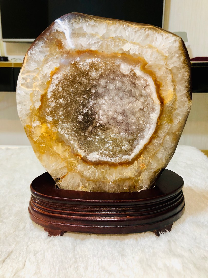 Agate Geode Display, Women's Fashion, Jewelry & Organisers, Precious ...