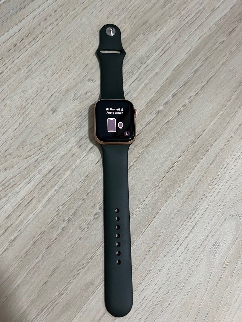 Apple Watch SE 44m Gold, Mobile Phones & Gadgets, Wearables & Smart ...