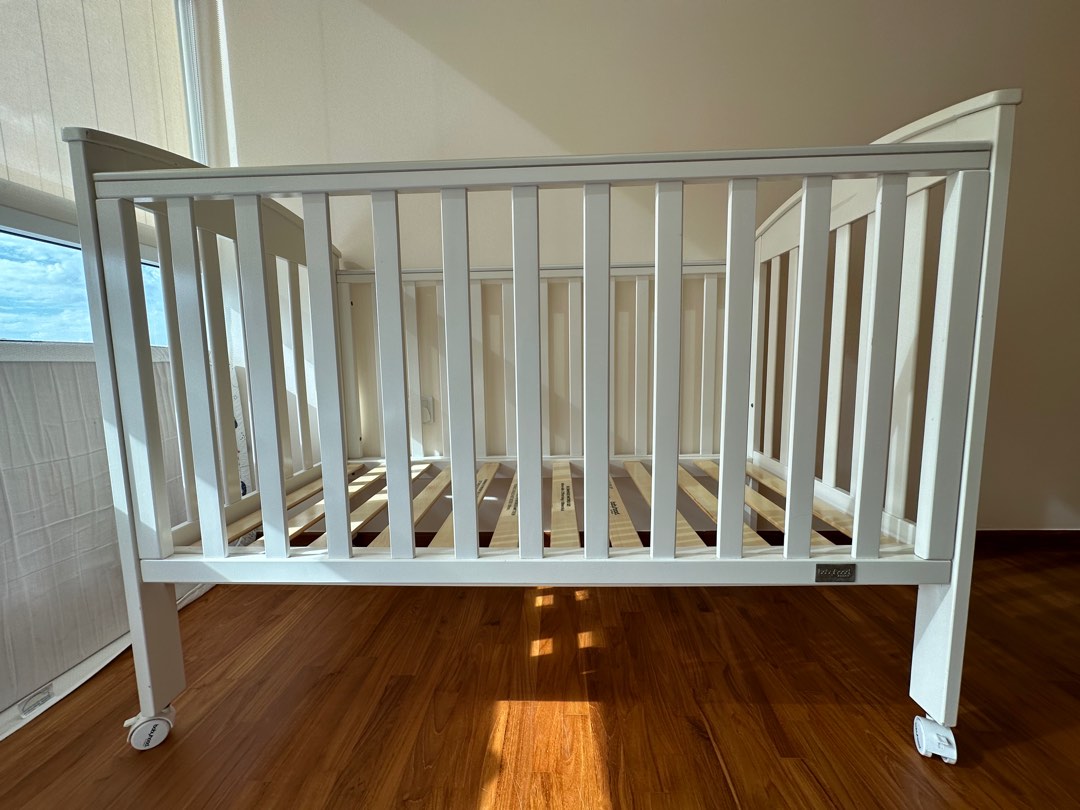 Babyhood Classic 4 in 1 cot, Babies & Kids, Baby Nursery & Kids ...