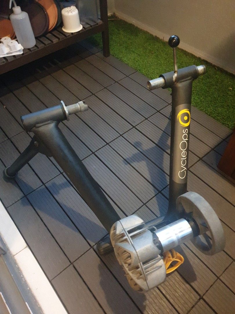 CycleOps fluid 2 bicycle trainer, Sports Equipment, Bicycles & Parts ...