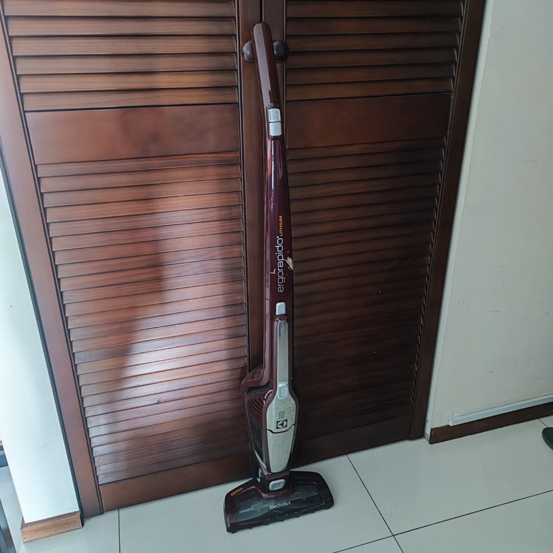 FREE. Electrolux 4 Series Ergorapido Lithium Cordless Vacuum Cleaner (Dark Bordeaux ZB3107), TV ...