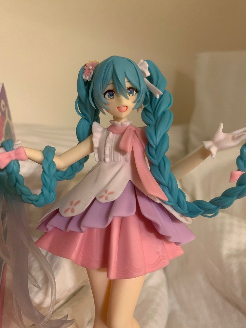 Hatsune Miku Wonderland Figure Hobbies Toys Toys Games On Carousell
