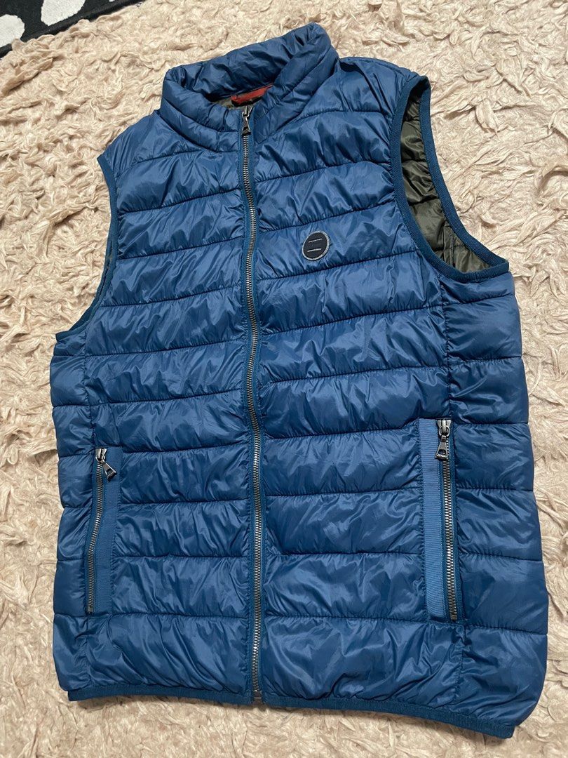 Hush Puppies Light Down Vest, Sports Equipment, Other Sports Equipment ...