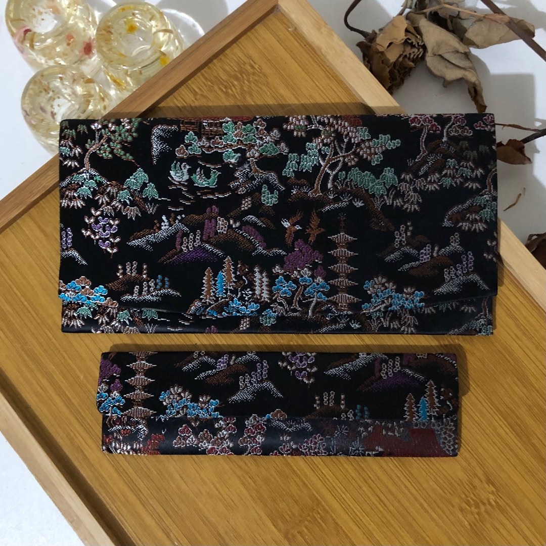 Japanese 2pcsEmbossed Design Flat Cloth Pouch with Wooden Comb, Women's ...