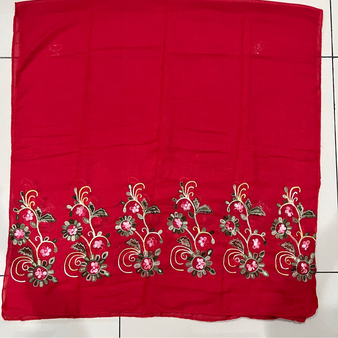 Kain Motif Bordir Bunga Merah Daun / Red, Fesyen Wanita, Aksesoris di ...