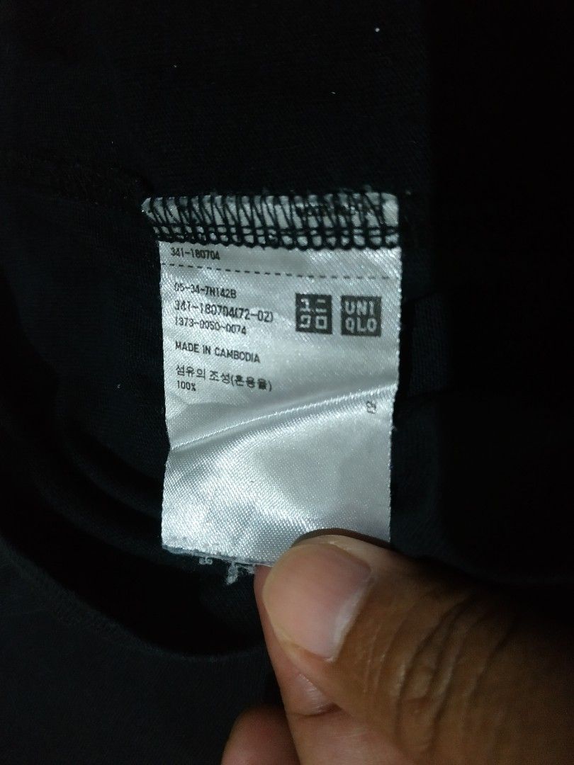 Kaos Uniqlo Original, Fesyen Pria, Pakaian , Atasan di Carousell