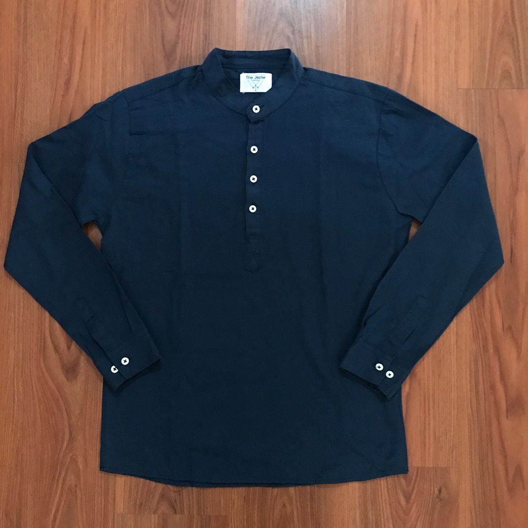Kemeja Sanghai THE JESTER Navy Blue (S), Fesyen Pria, Pakaian , Atasan ...