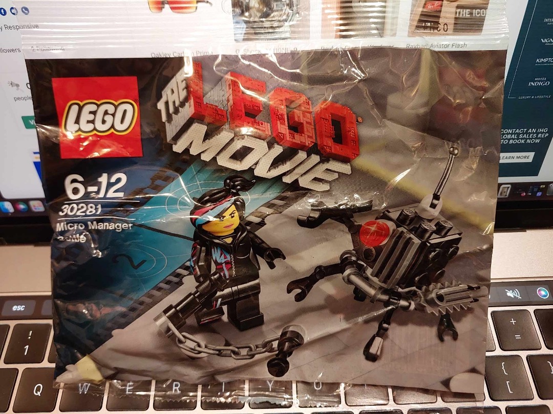 Lego Minifigure THE LEGO MOVIE Micro Manager battle, Hobbies & Toys ...