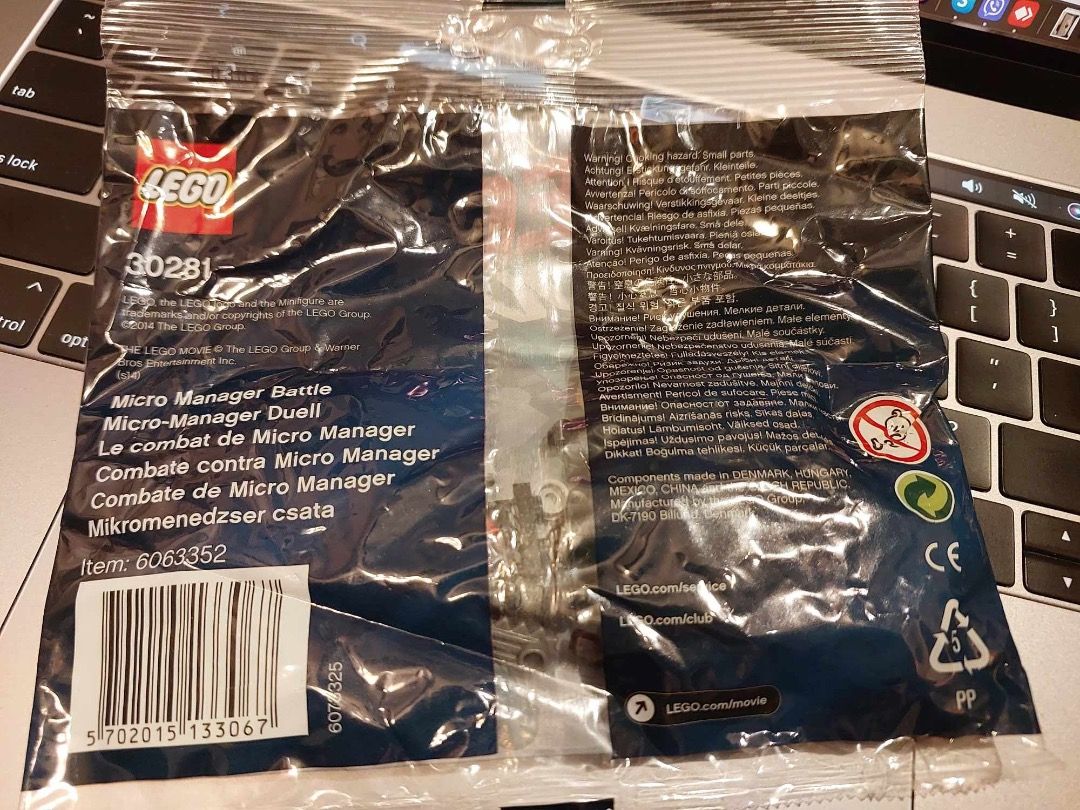 Lego Minifigure THE LEGO MOVIE Micro Manager battle, Hobbies & Toys ...