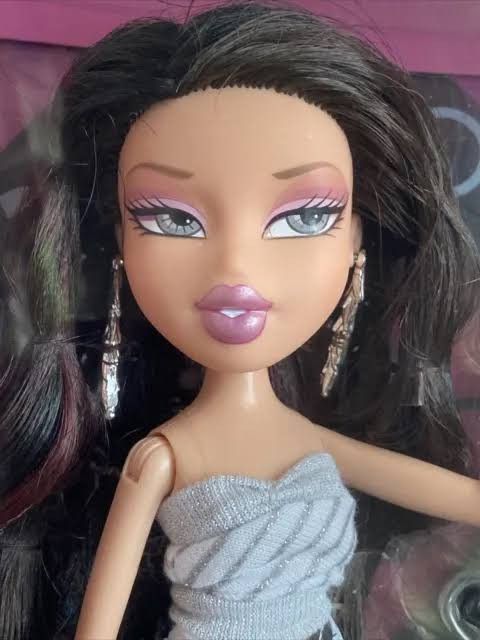 LF: Bratz Jade and Dana, Hobbies & Toys, Toys & Games on Carousell