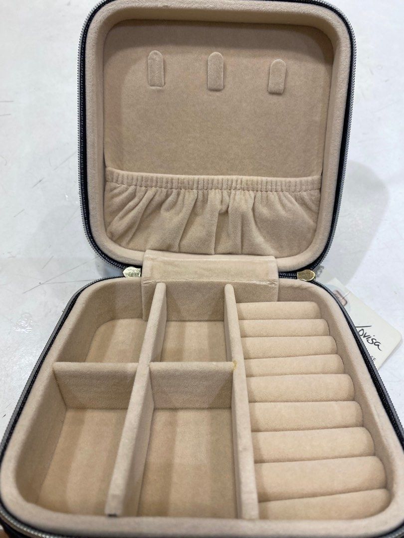 Lovisa Jewellery Case, Women's Fashion, Jewelry & Organisers, Accessory ...