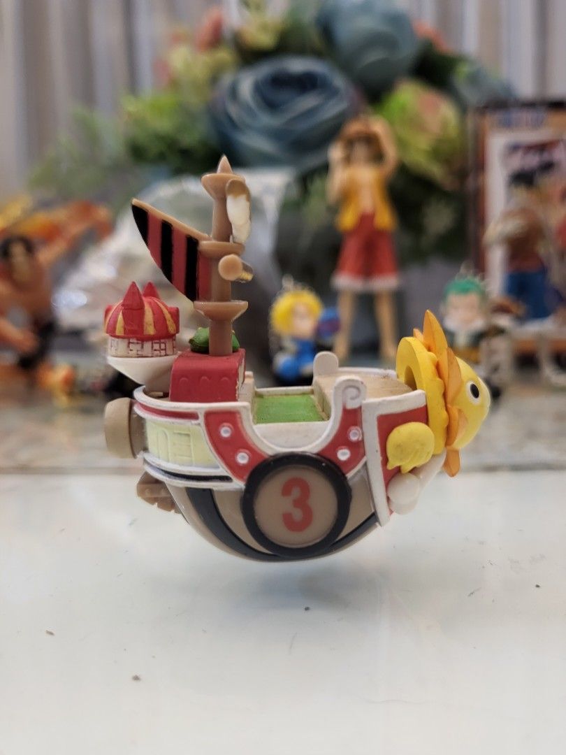 One Piece Thousand Sunny Mini Figure Display, Hobbies & Toys, Toys ...