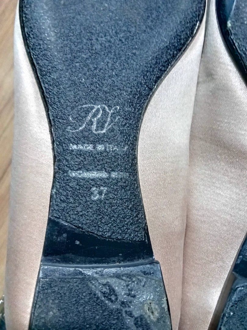 Sepatu Shoes Roger Vivier Paris, Fesyen Wanita, Sepatu di Carousell