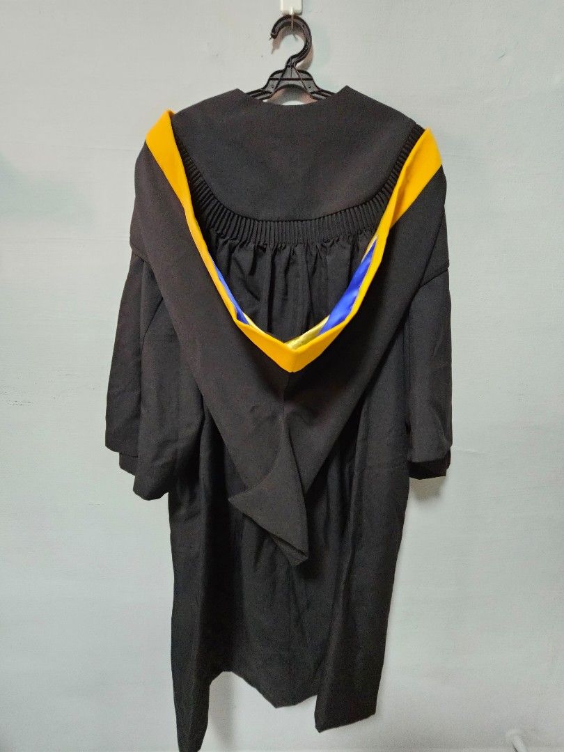 SMU SCIS Graduation Gown Rental (Full Set), Men's Fashion, Coats ...