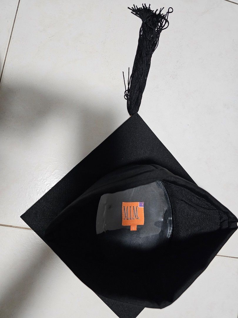 SMU SCIS Graduation Gown Rental (Full Set), Men's Fashion, Coats ...