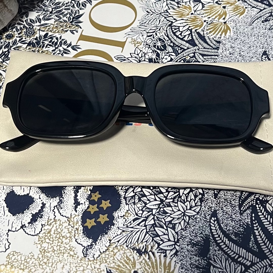 Sunnies Bobbi, Women's Fashion, Watches & Accessories, Sunglasses ...