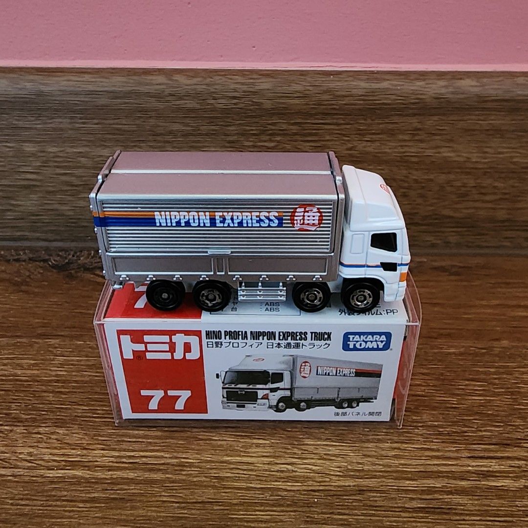 Tomica No.6 Isuzu ELF No.83 Isuzu ELF Sagawa Exp No.59 Isuzu ELF Sagawa ...