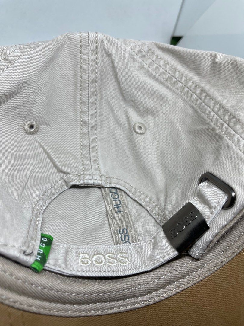 Topi Hugo Boss 2 warna, Fesyen Pria, Aksesoris, Topi di Carousell
