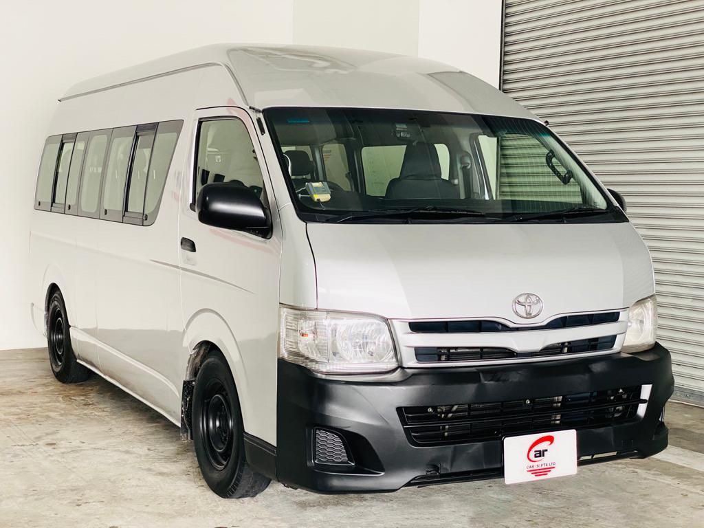 Toyota Hiace 3.0A High Roof Commuter Bus Auto, Cars, Commercial ...