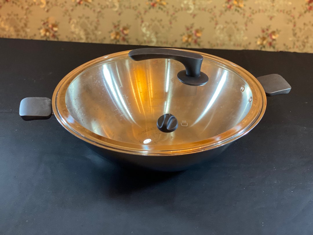 Tupperware wok, Furniture & Home Living, Kitchenware & Tableware ...