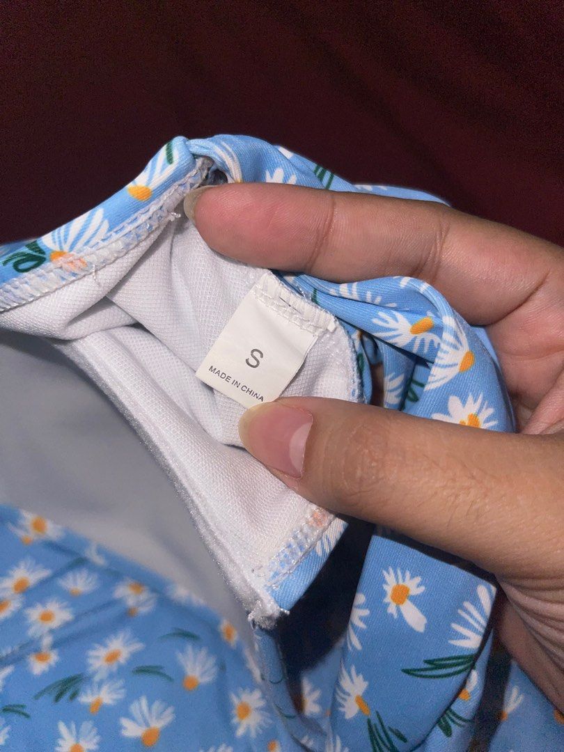 2-piece daisy swimsuit - S, Women's Fashion, Swimwear, Bikinis ...