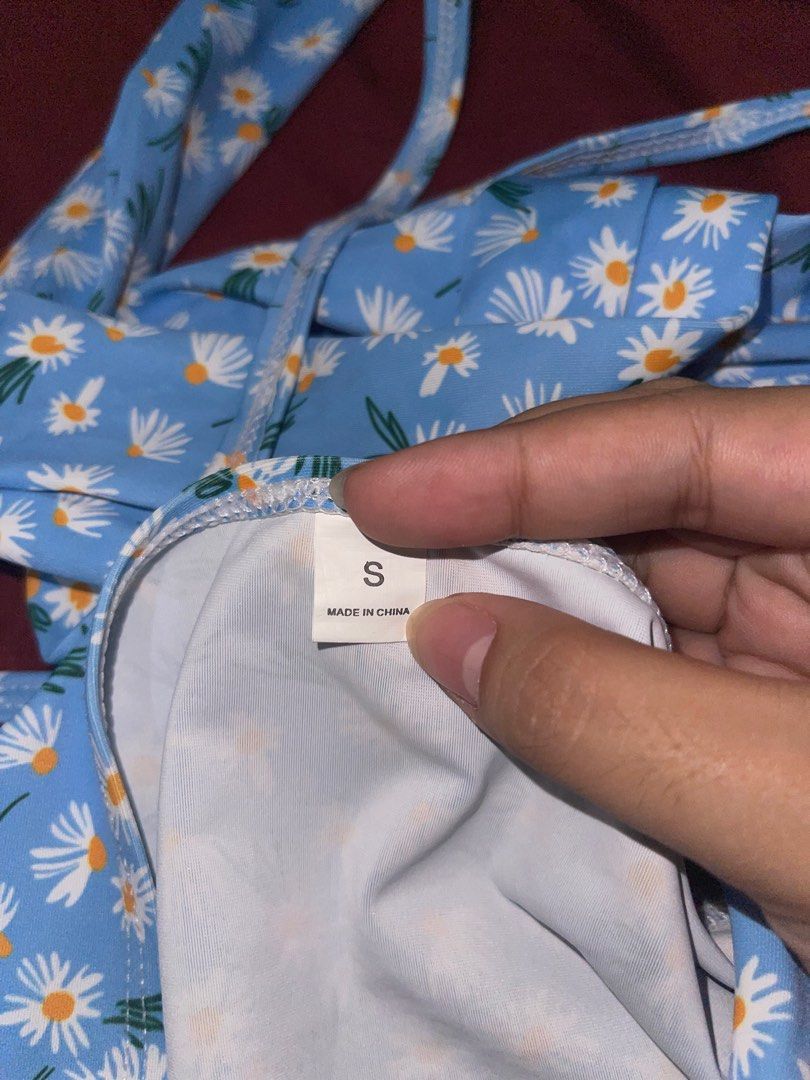 2-piece daisy swimsuit - S, Women's Fashion, Swimwear, Bikinis ...