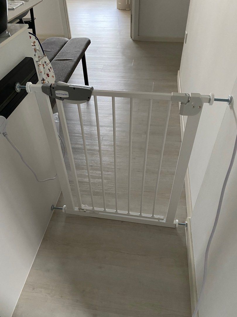 Adjustable baby safety gate automatic close door for children / pet ...