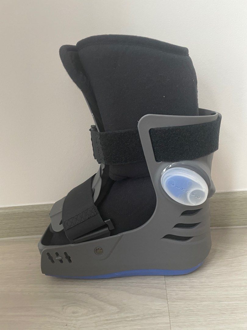 Apollo Orthopaedic Walker Boot, Health & Nutrition, Assistive ...