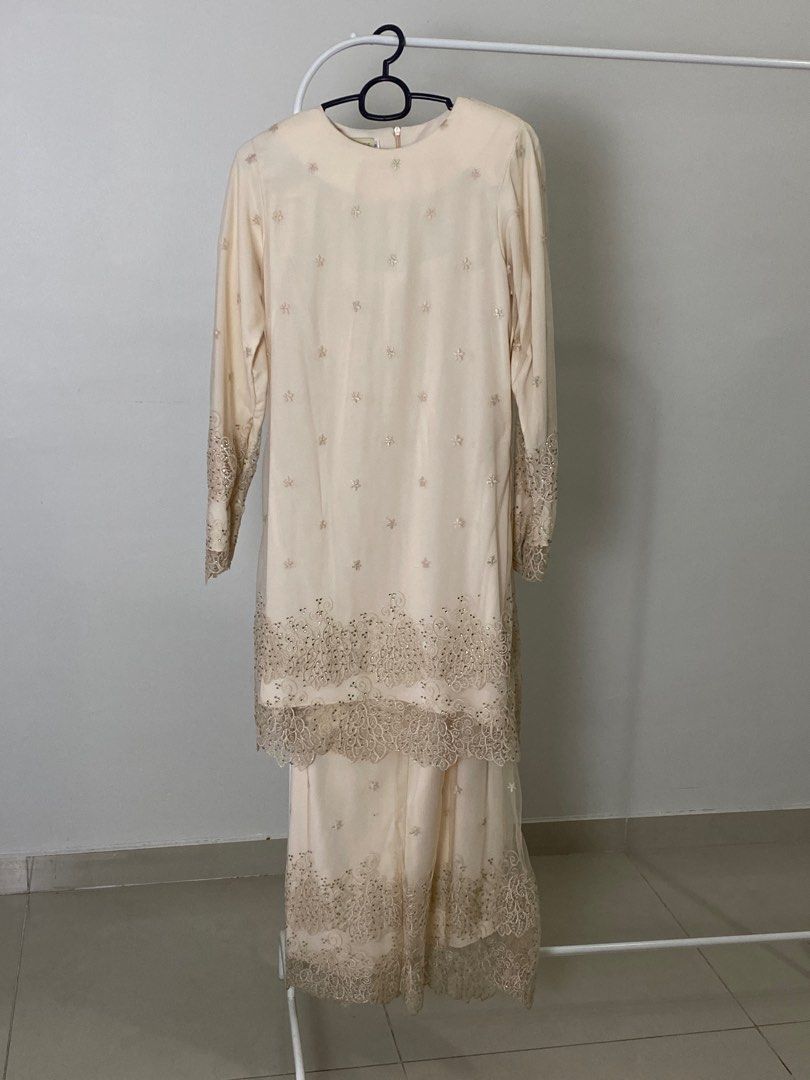 Baju kurung nude, Women's Fashion, Muslimah Fashion, Baju Kurung & sets on Carousell