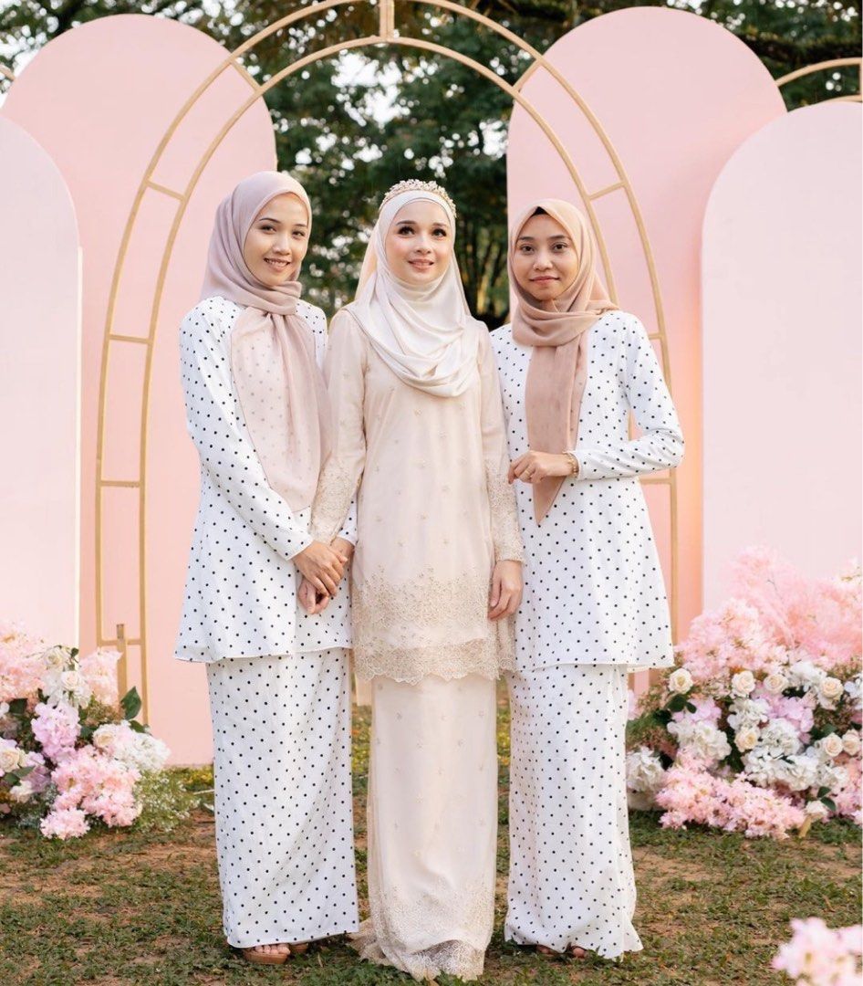 Baju kurung nude, Women's Fashion, Muslimah Fashion, Baju Kurung & sets on Carousell