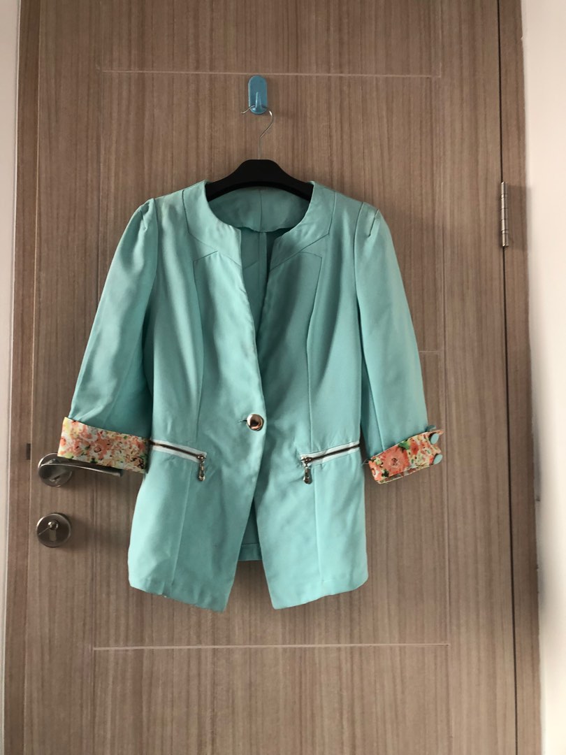 Blazer Mint Stik Balik, Fesyen Wanita, Pakaian Wanita, Atasan di Carousell