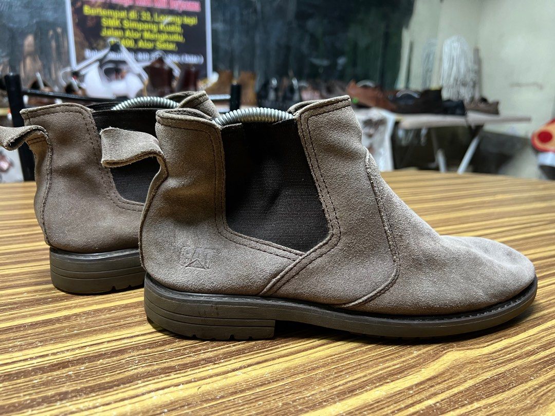 Caterpillar chelsea boot 7uk, Men's Fashion, Footwear, Boots on Carousell
